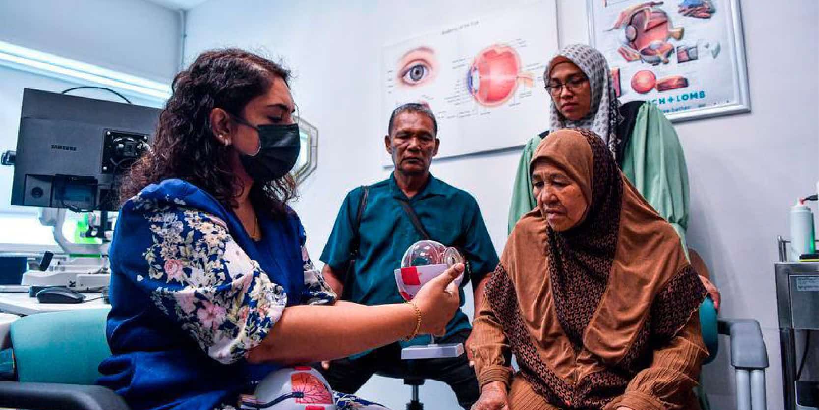 Berjaya Pembedahan Katarak Isteri Pak Cik Petai Trader - Columbia Asia ...